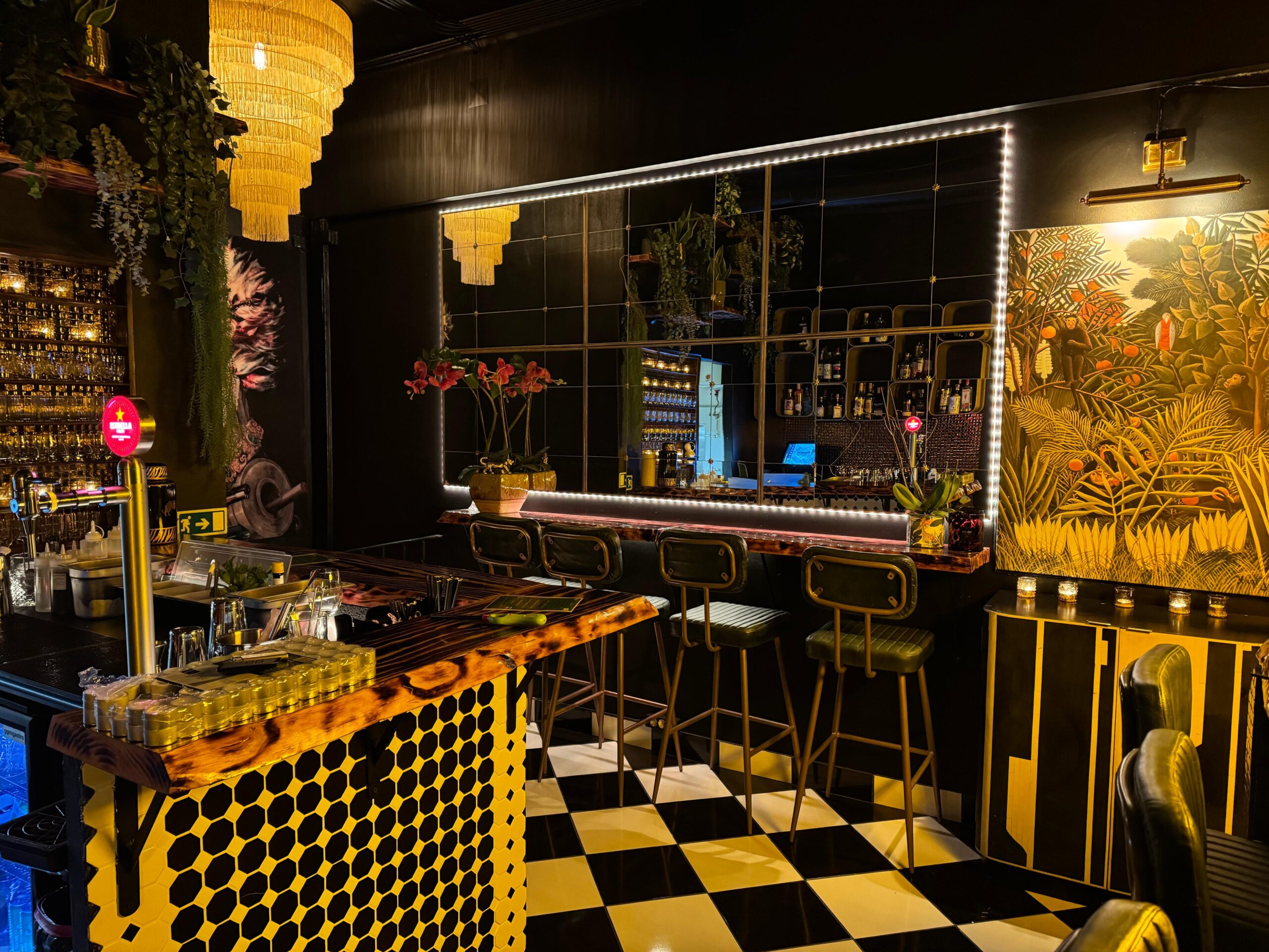 Layla Bar - DogAllowed